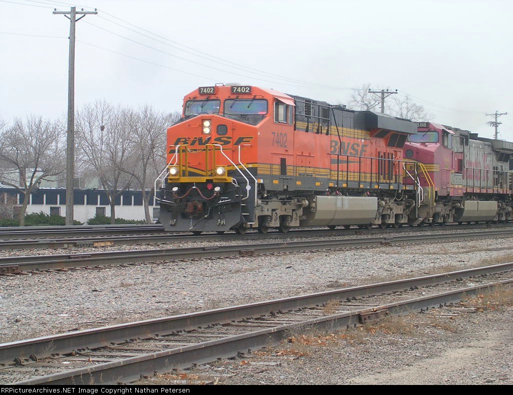 BNSF 7402